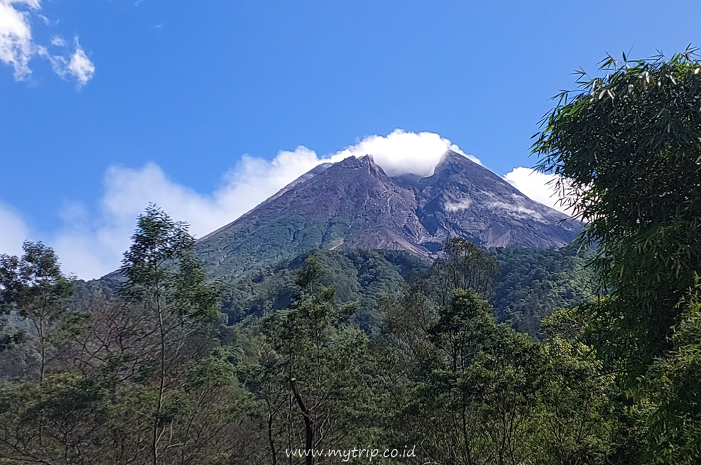 MAU MELIHAT GUNUNG MERAPI DARI DEKAT TANPA MENDAKI? KE BUKIT KLANGON AJA…